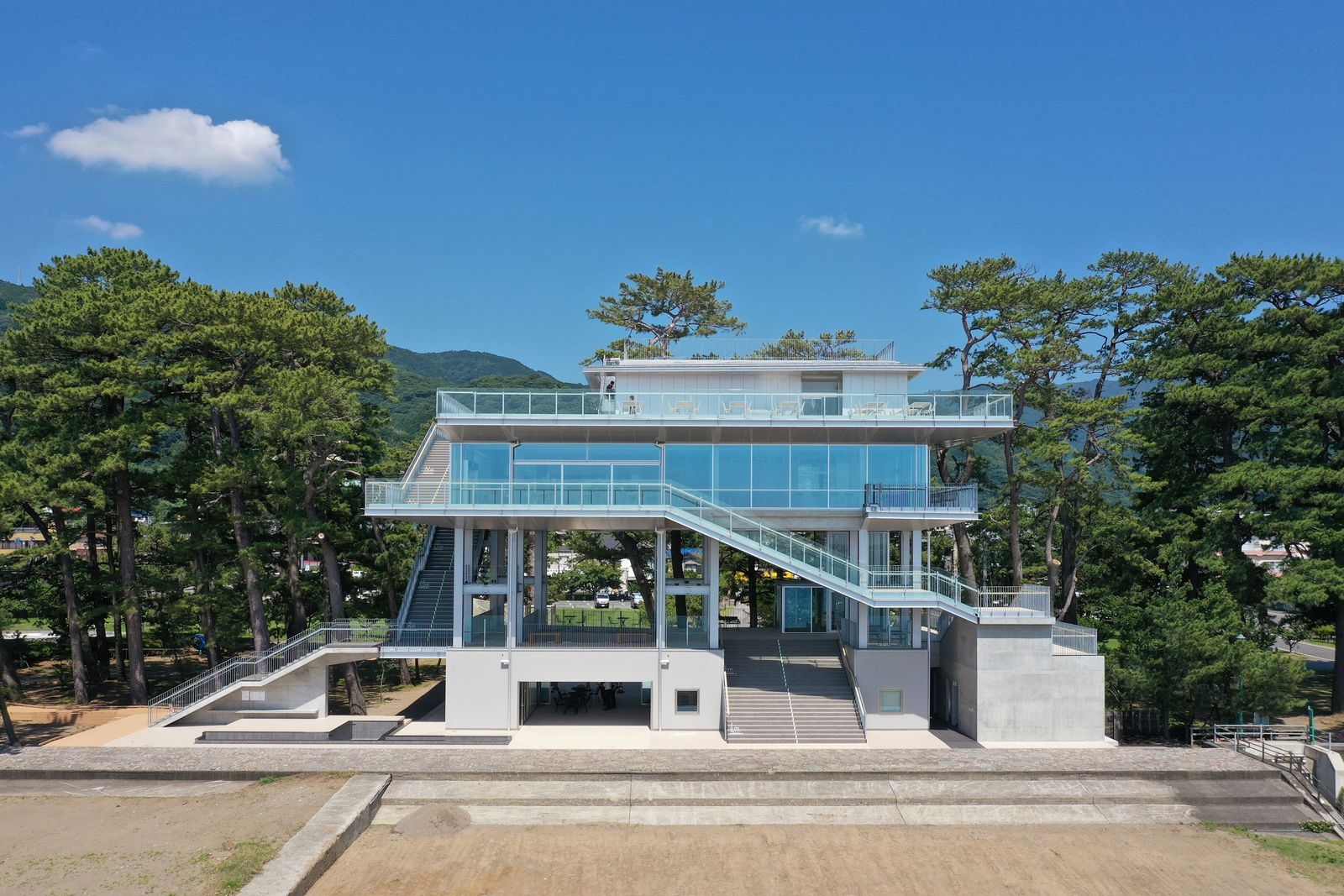 伊豆市津波避難複合施設 テラッセオレンジトイ / 東京大学生産技術研究所今井研究室が設計した複合施設 / 新築 - 静岡県伊豆市土肥2657-6Izu City Tsunami ...