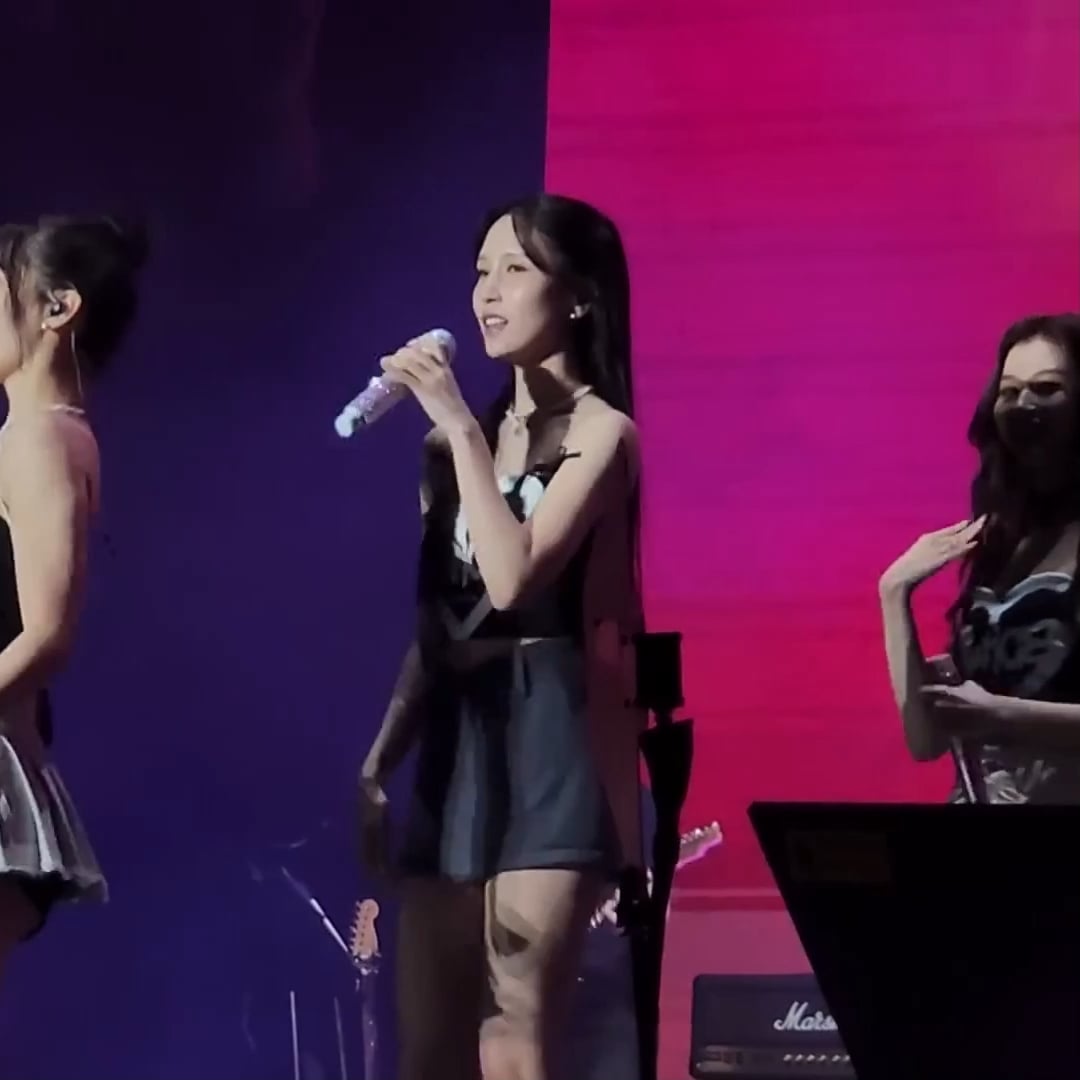 240206 - Mina clearly loves singing "Do Not Touch" live - MAGMOE