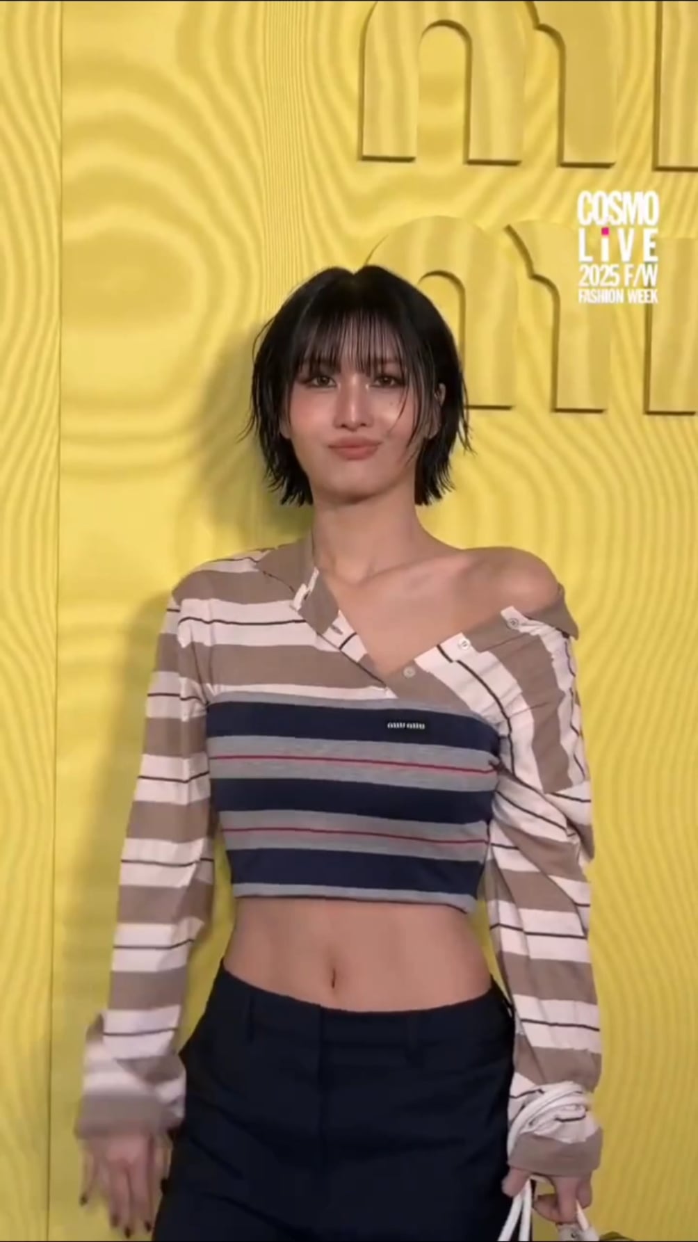 250311 Momo posing - MAGMOE