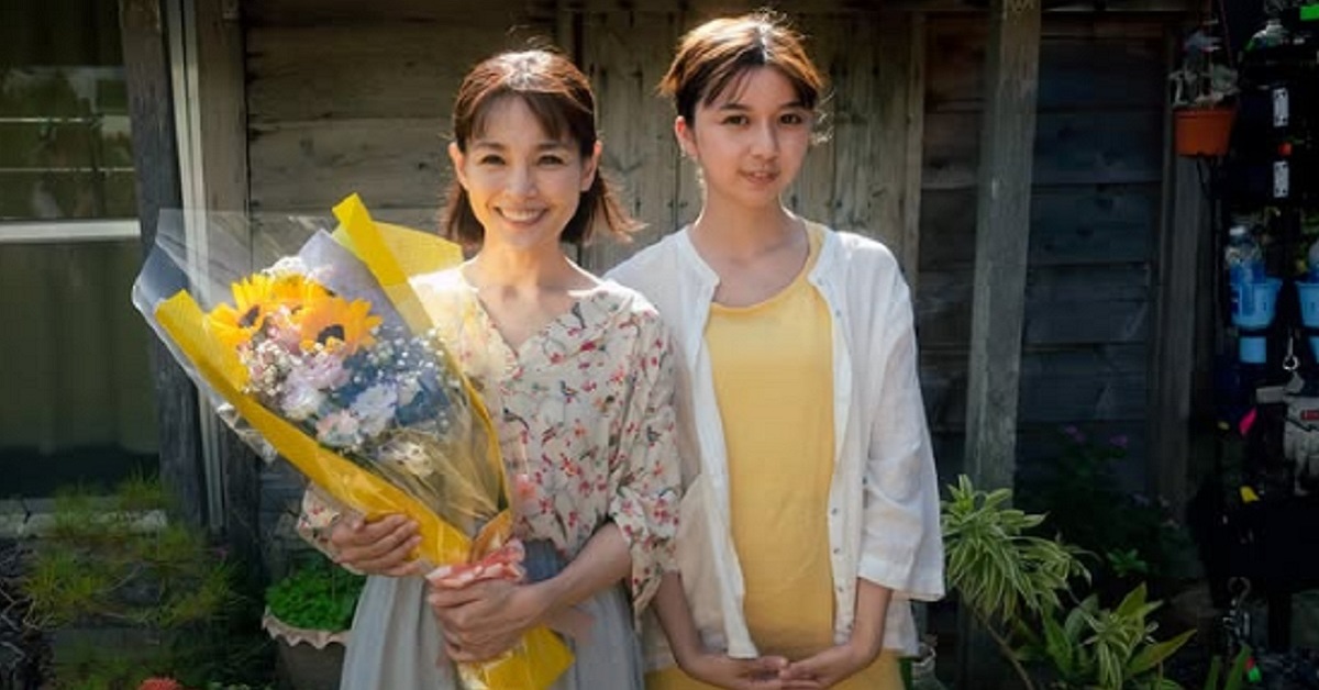 45歳の国仲涼子、“高校生の娘”と並んだ姿が若々しすぎる！ “母親役”演じる現在に「どっちも娘」「外見的には同級生役でもおかしくない」（1/2 ページ） - ねとらぼ - ねとらぼ - MAGMOE