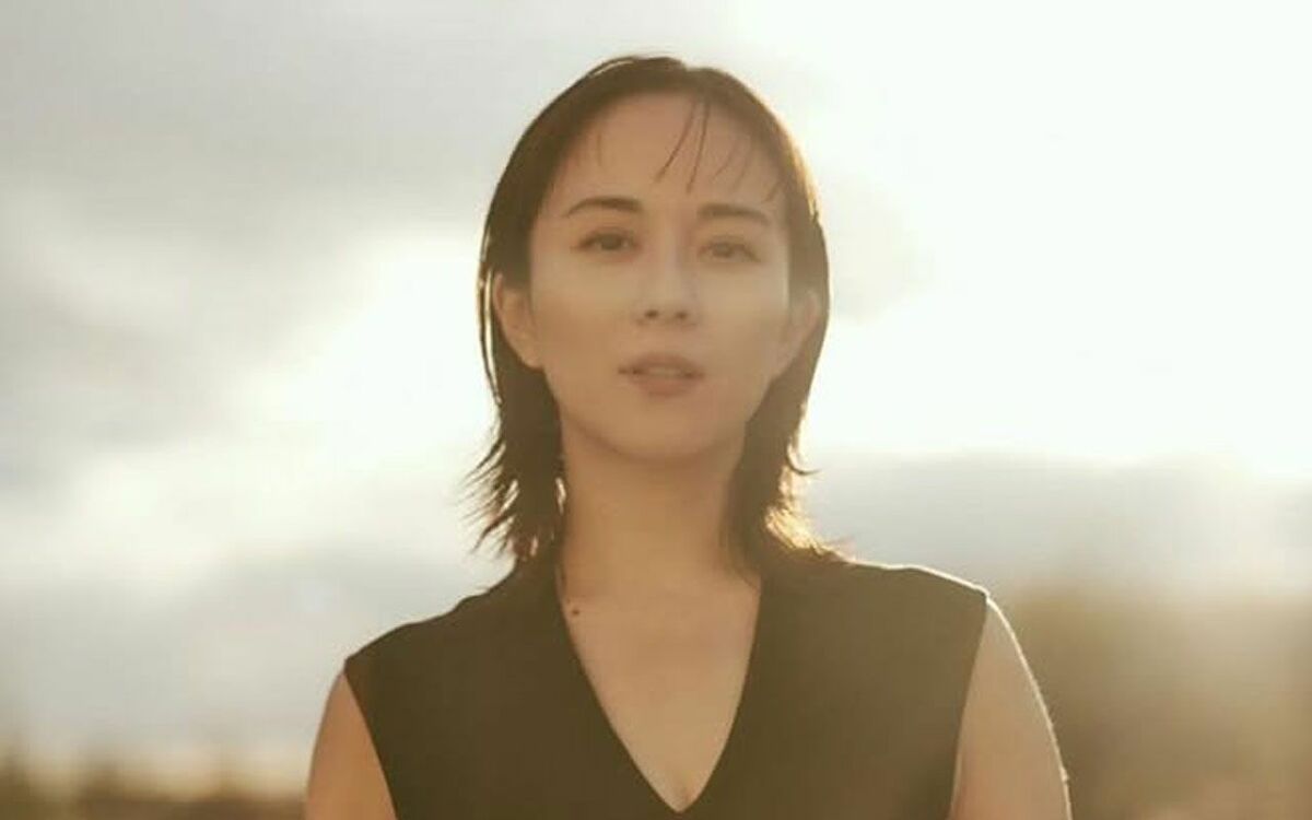 “下着写真集”で「清楚」イメージを脱ぎ捨てた比嘉愛未（38）、新たな事務所への所属を決めたワケ - 文春オンライン - MAGMOE