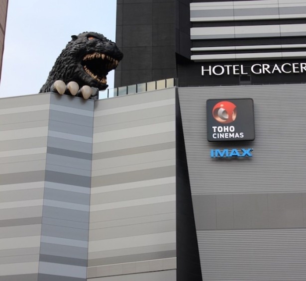 【TOHOシネマズ 新宿篇】ゴジラロードの始まりや最盛期のアルバイト人数まで。映画館にまつわる歴史＆トリビアを大特集！(MOVIE WALKER PRESS) - goo ニュース - MAGMOE