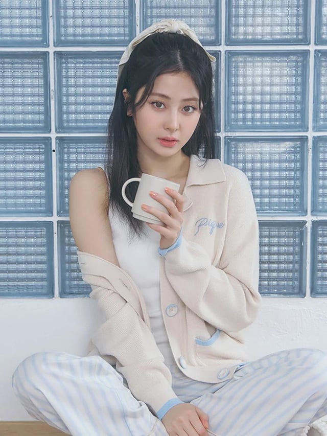 250408 Huh Yunjin -le sserafim x Gelato Pique（2025 Collaboration Collection Catalog -Morning ...