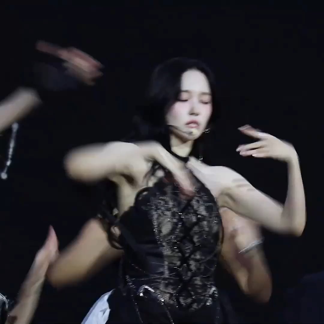 250418 - Mina truly makes ONCE "Feel Special" - MAGMOE