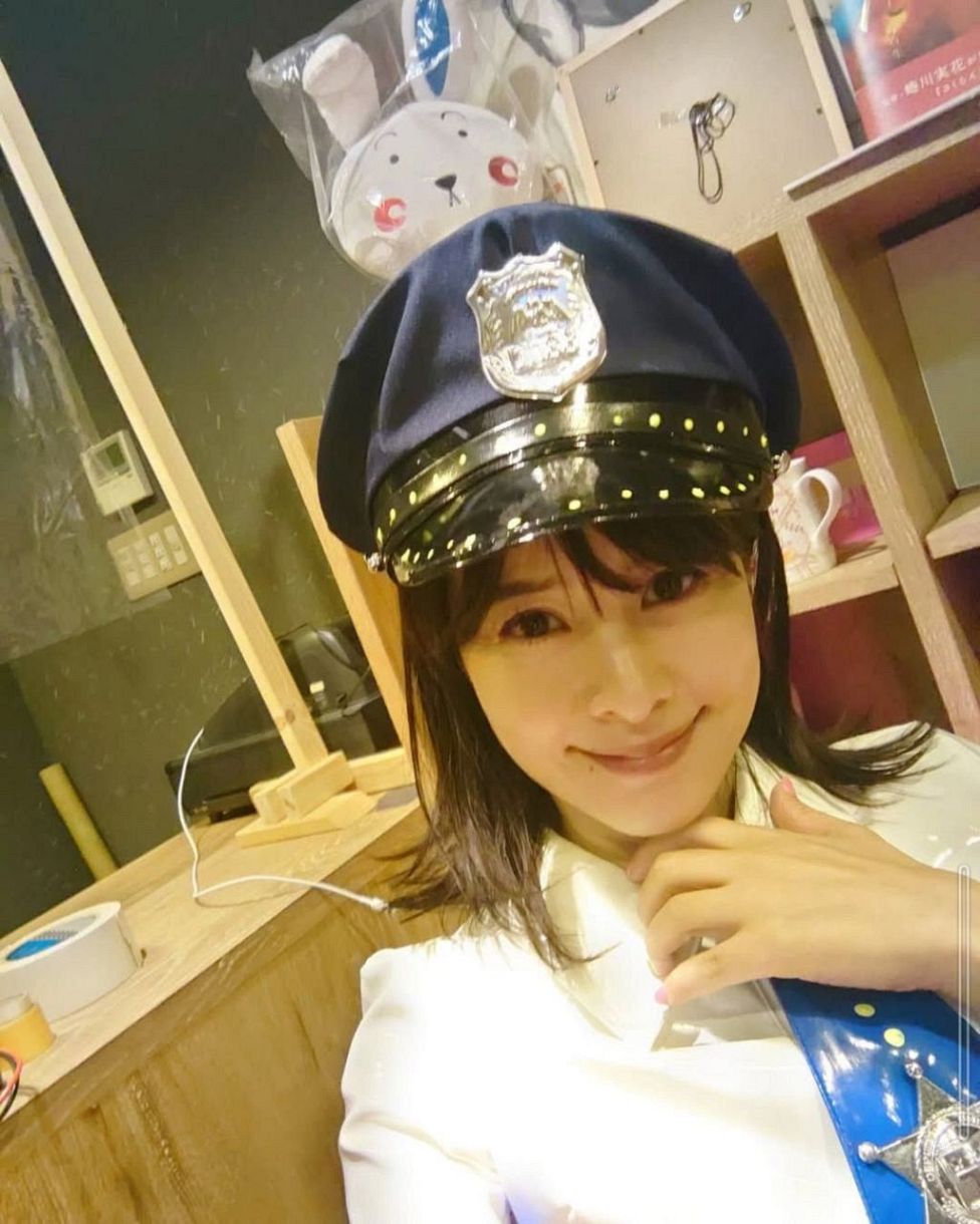 〝出動！ミニスカポリス〟から29年...初代ポリスの制服写真投稿に「なんかかわいい」「全然違和感ない」の声 - 西スポWEB OTTO! - MAGMOE