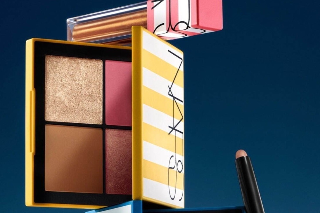 NARS「南仏のビーチ」着想25年夏コスメ、グロウなツヤ感導くリップオイル＆マルチチークパレット - ファッションプレス - MAGMOE