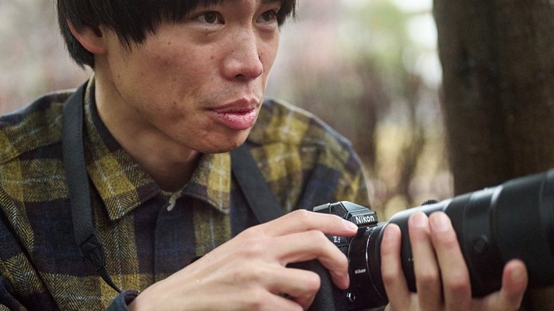 初仕事はカメラマンだった!? かが屋・加賀 翔が写真に収め続ける芸人の姿とは｜Pen Online - MAGMOE