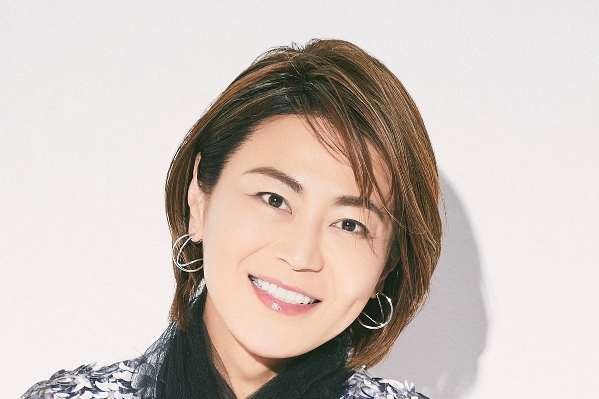 写真 | 47歳 氷川きよし 超ミニ丈ショーパンから圧巻美脚！衝撃全身ショット披露 「原点の地」地元・福岡へ 1か月のファッション＆美容費用調査も紹介 | LIMO - MAGMOE