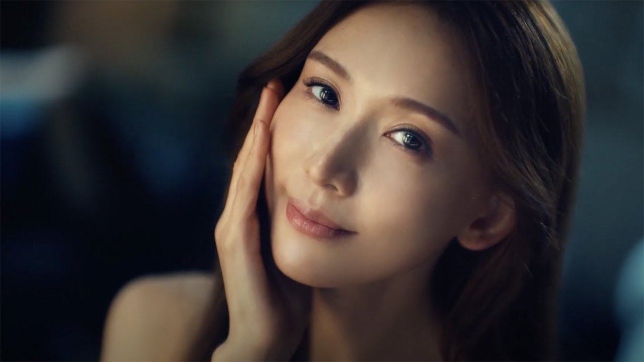 リン・チーリン、輝く美肌を披露 「MiRAY ONE」新CMが公開 - MAGMOE