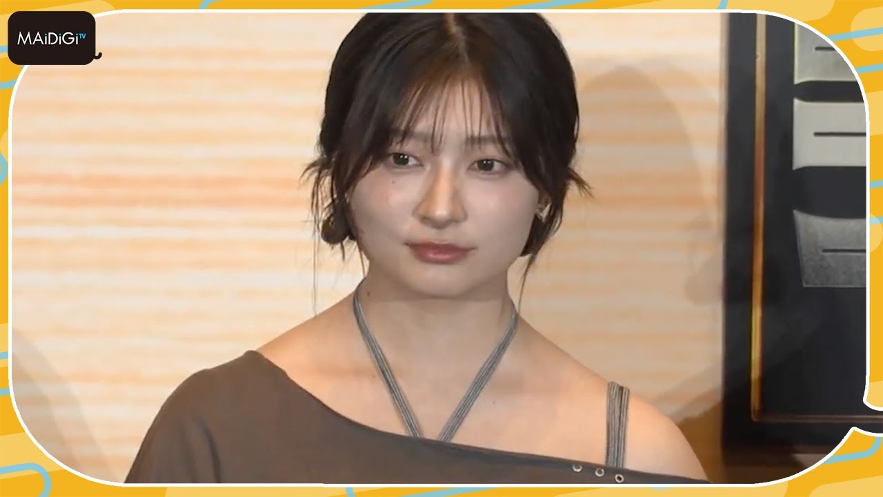 吉川愛、「ジュラシック・ワールド」Tシャツアレンジで肩出し 松本若菜らと映画「ジュラシック・ワールド／復活の大地」イベントに登場 - MAGMOE