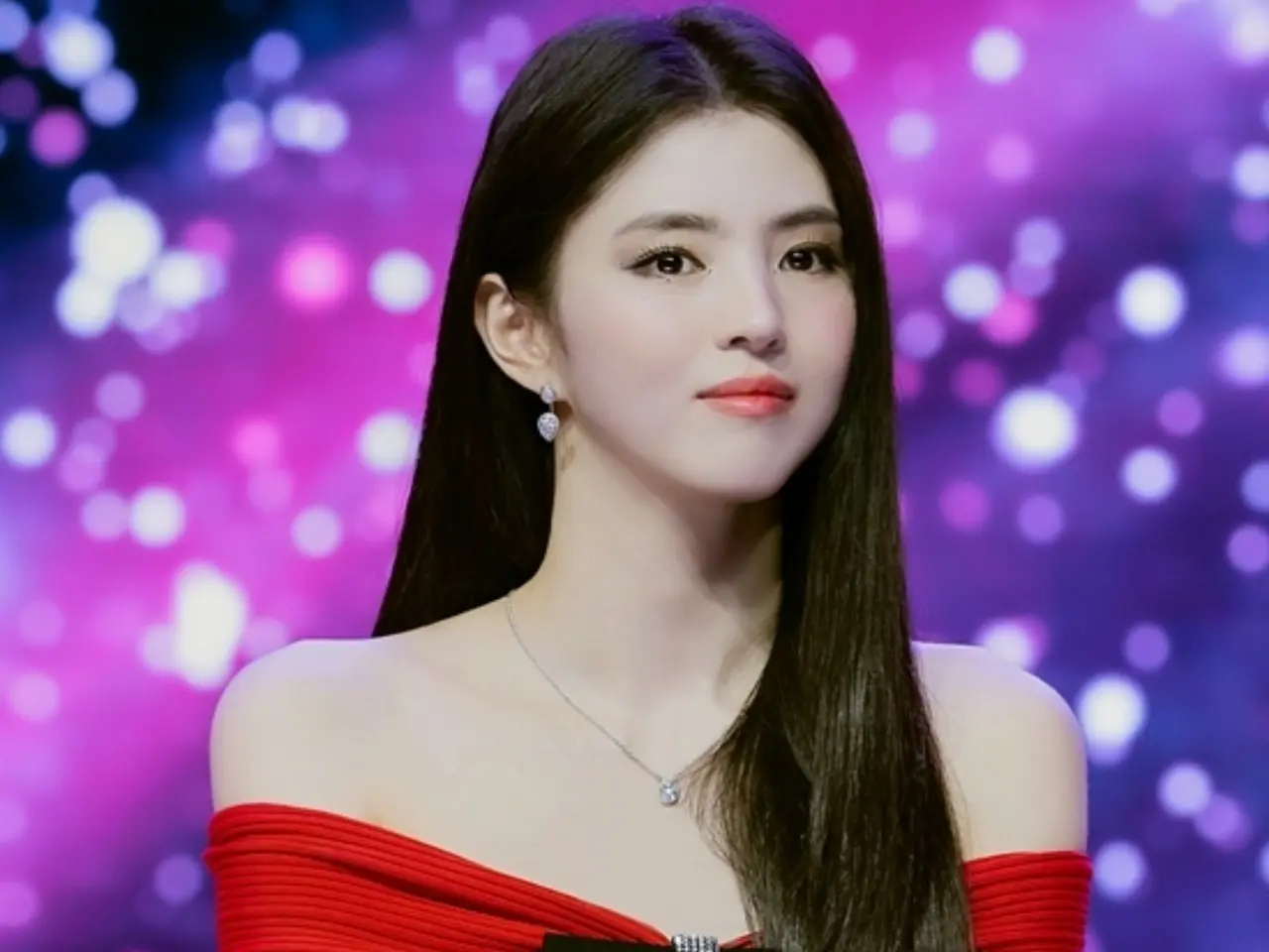 女優ハン・ソヒ、真っ赤な超ミニワンピースの装い…タイを魅了したビジュアル | Hwaiting（ファイティン） - MAGMOE