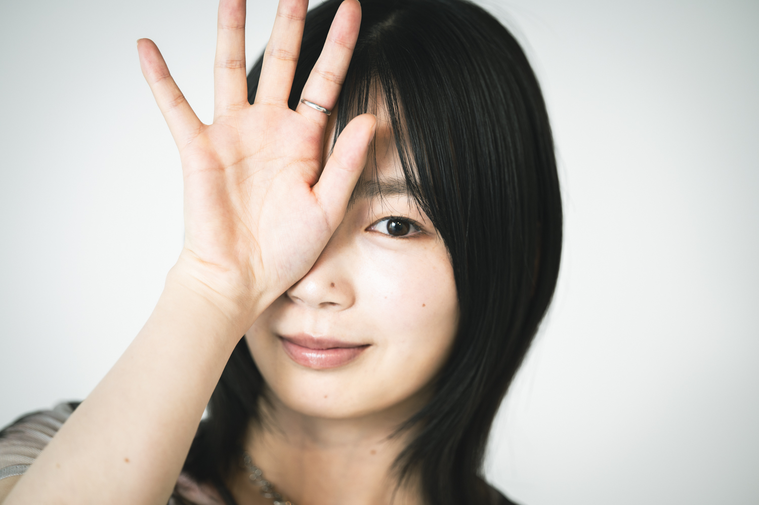 Netflixシリーズ「グラスハート」 宮﨑優インタビュー 夢と闘うシンデレラの野望 - otocoto - MAGMOE