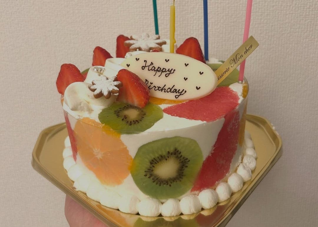 あの“演技派女優”、誕生日にドデカケーキを完食⁉︎食べに食べた誕生日に反響 | 話題の投稿 | スポーツブル (スポブル) - MAGMOE