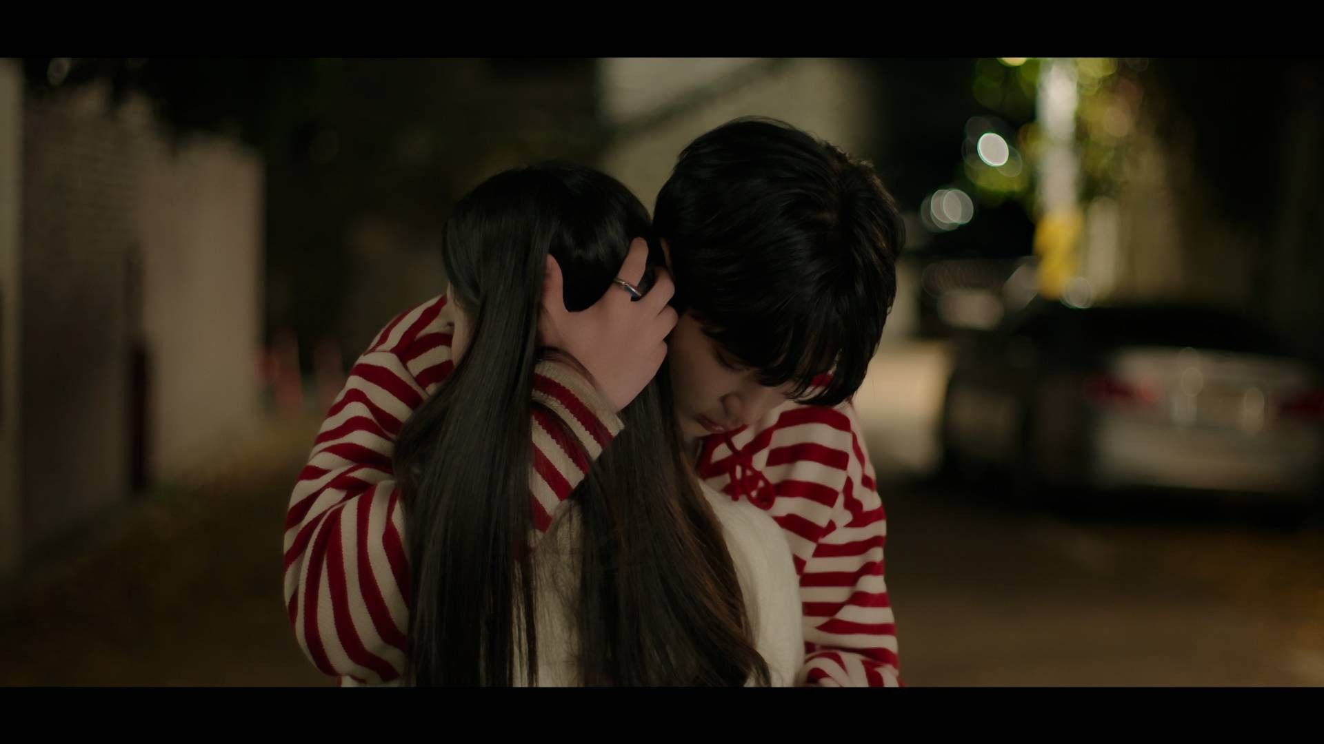 サゲ（ハ・ユジュン）はキム・ボム（パク・ジフ）を抱きしめ……!?『四季の春～恋めぐる僕らの季節... | Lemino ニュース - MAGMOE