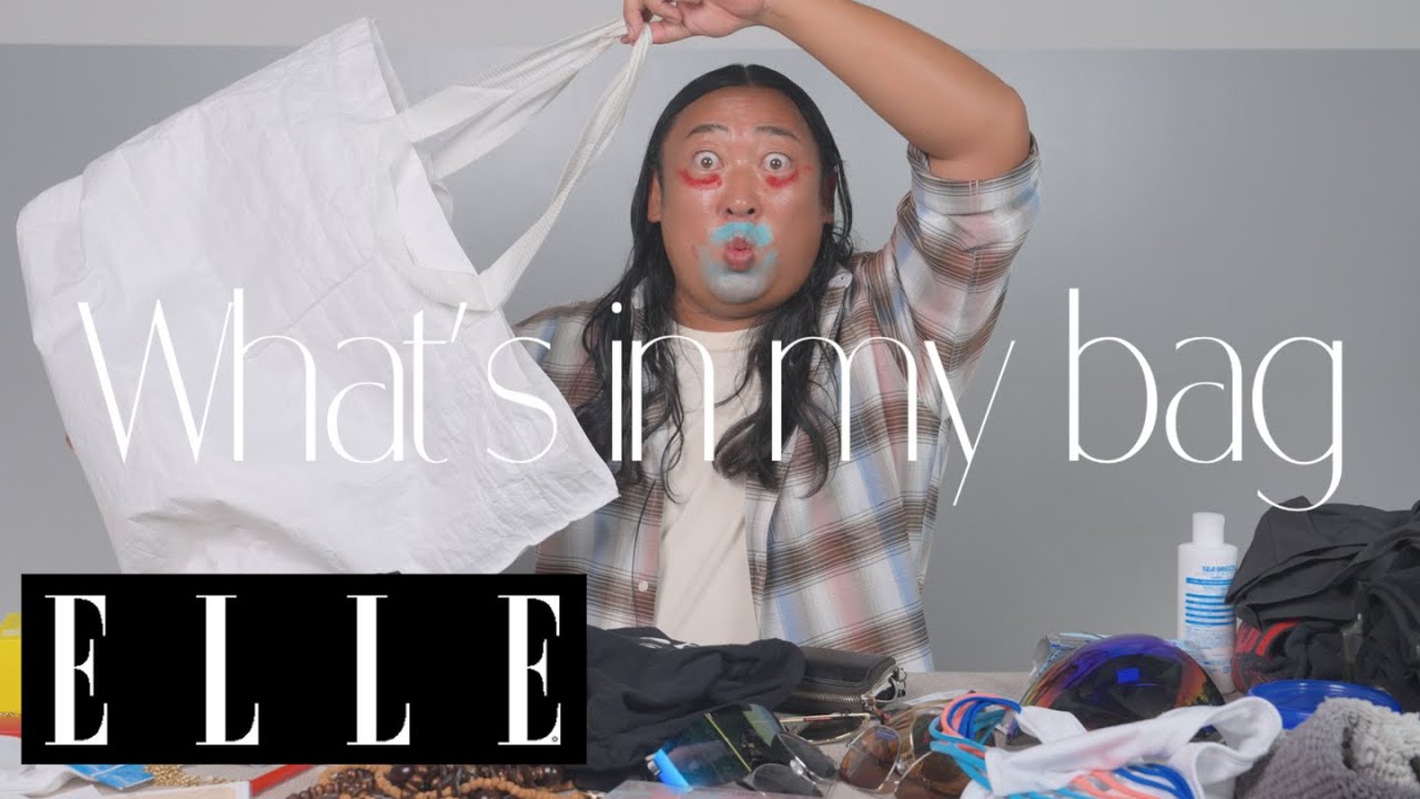 【ロバート秋山竜次】私物バッグの中身をドーン！と大公開。興味ある？｜What's in my bag｜ ELLE Japan - MAGMOE