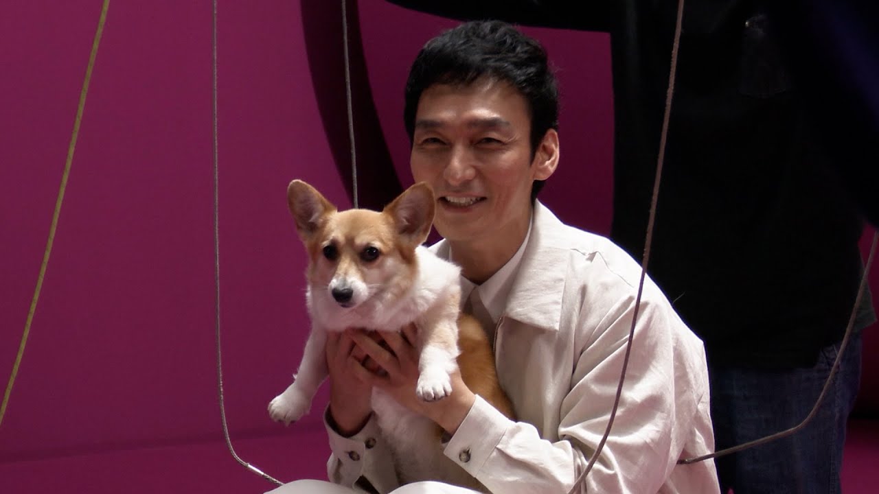 草彅剛、共演のワンちゃんにメロメロ「このコ天才！」 マッチングアプリ「with」新CM - MAGMOE