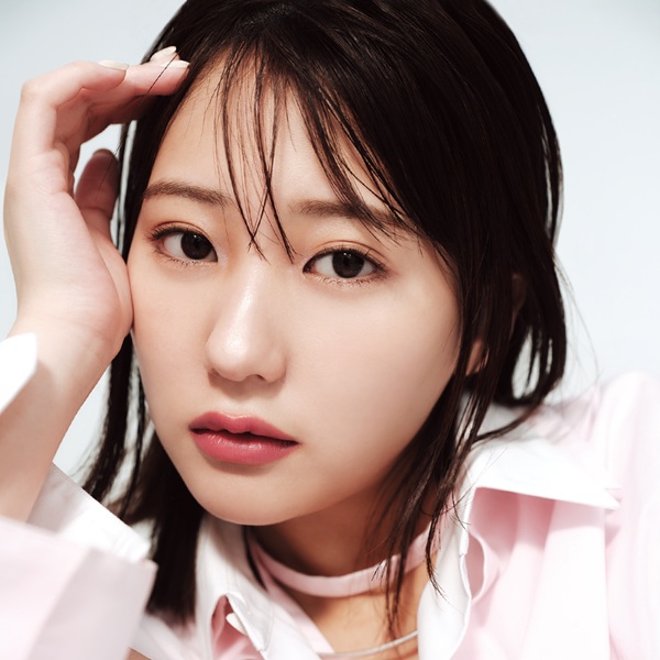 大人っぽい雰囲気からピュアな印象まで！ 田中美久が纏う“春心地リップ” | ビューティー、ファッション、エンタメ、占い…最新情報を毎日更新 | ananweb - MAGMOE