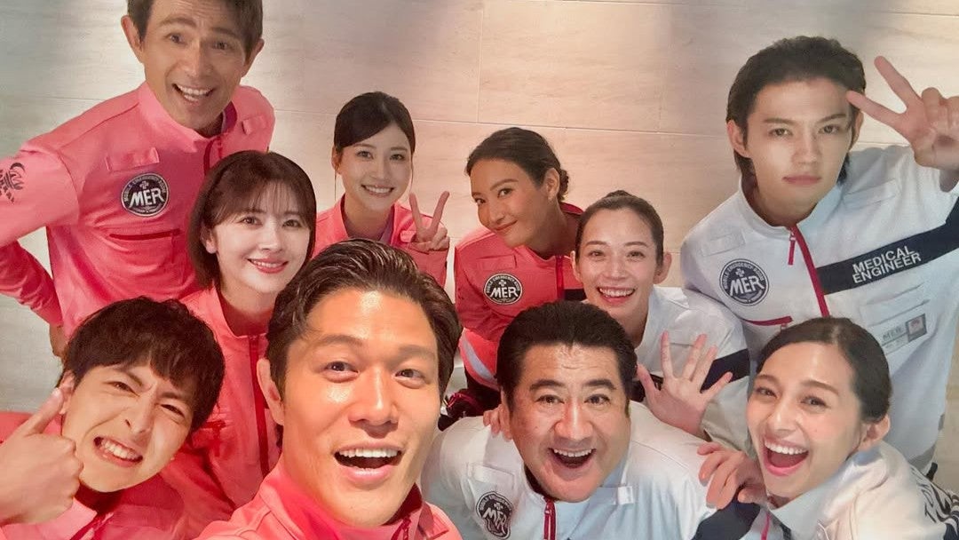 “ピンクと白の奇跡”あの人気俳優、映画現場で豪華集合ショット公開 | 話題の投稿 | スポーツブル (スポブル) - MAGMOE